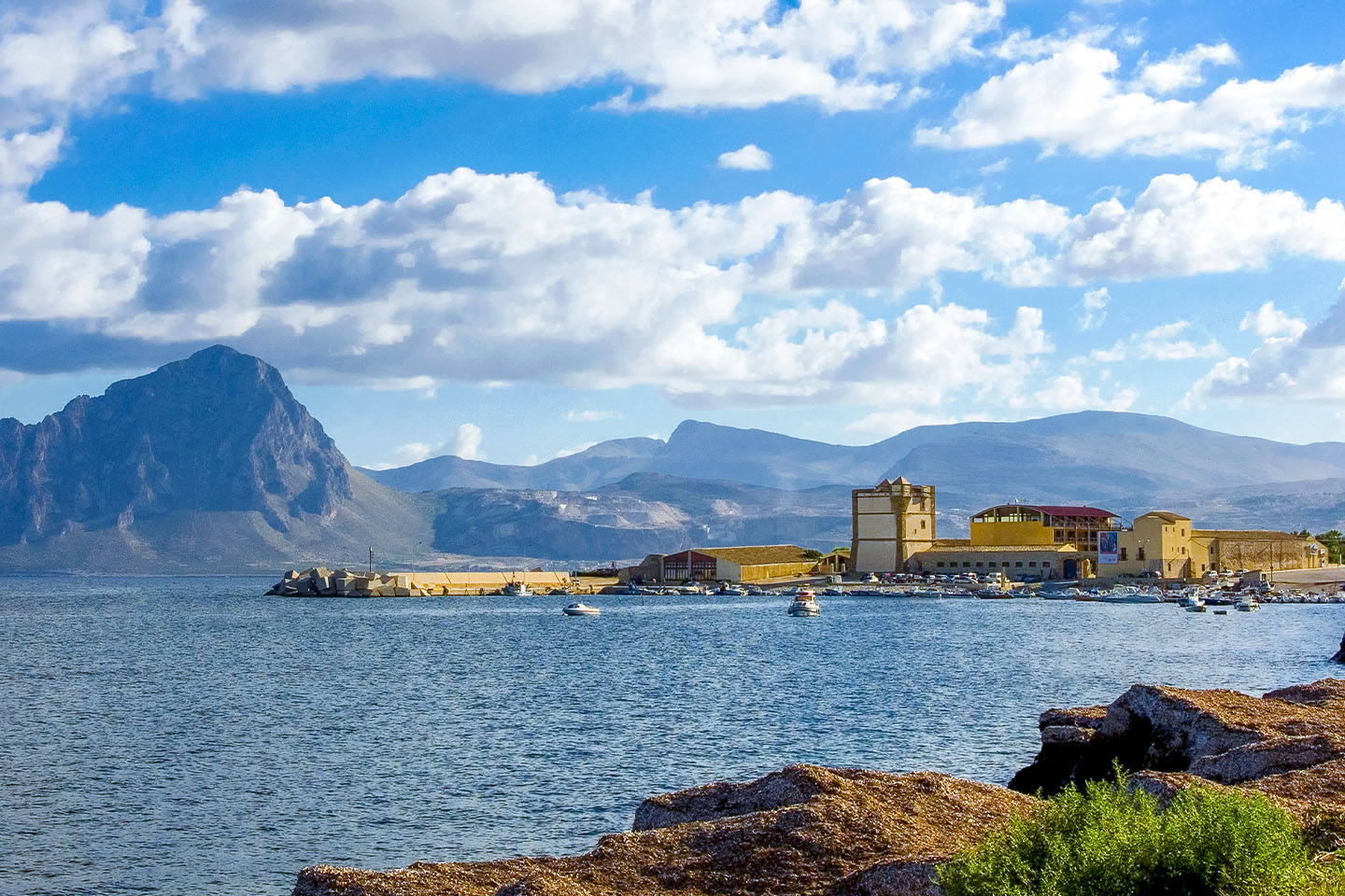 Tonnara di Bonagia: esplora la sua storia e bellezza